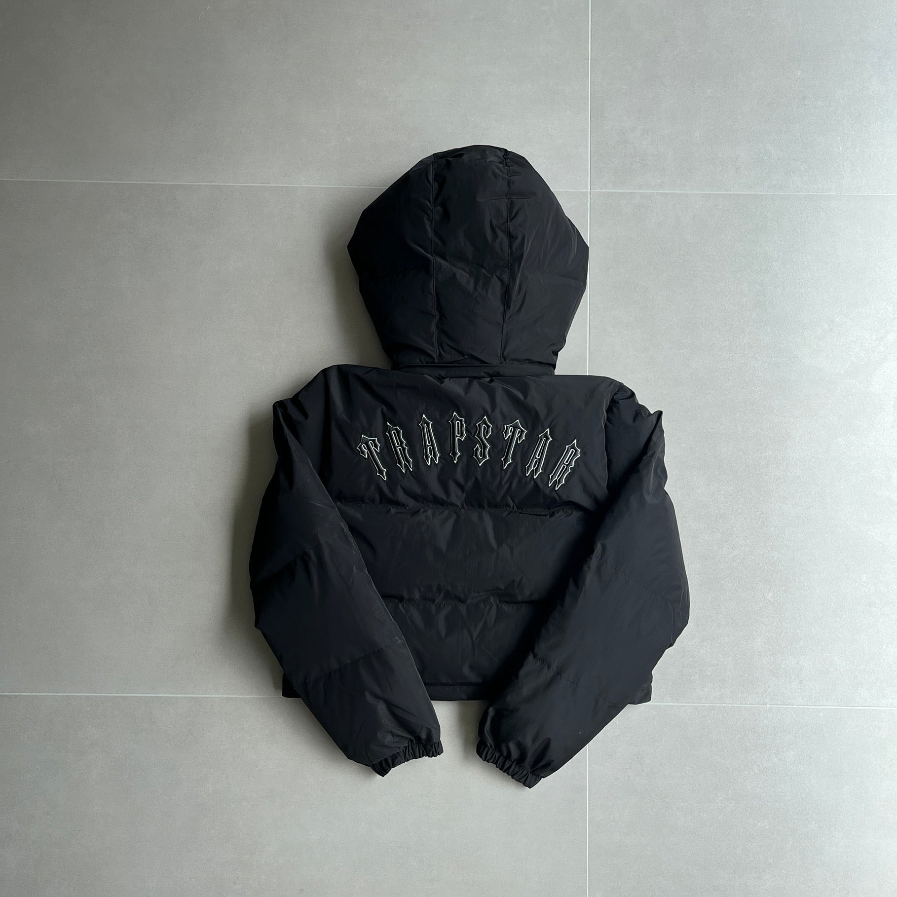 Trapstar Womens Decoded Hooded Puffer – Preto – Central Sports